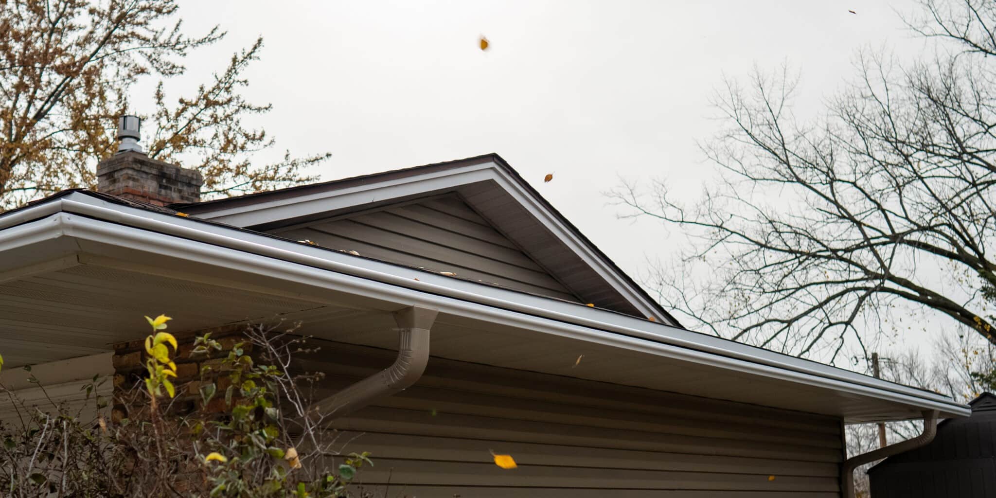 Avoid Clogs and Cleaning with LeafGuard® Gutters | Lindus