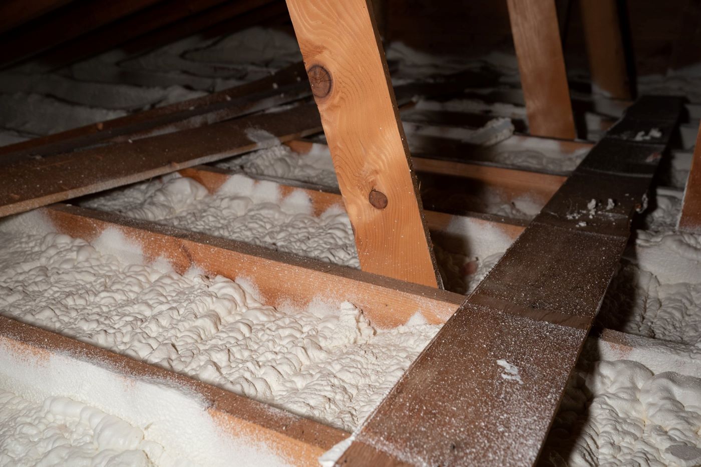 Open Cell vs Closed Cell Spray Foam Insulation | Lindus