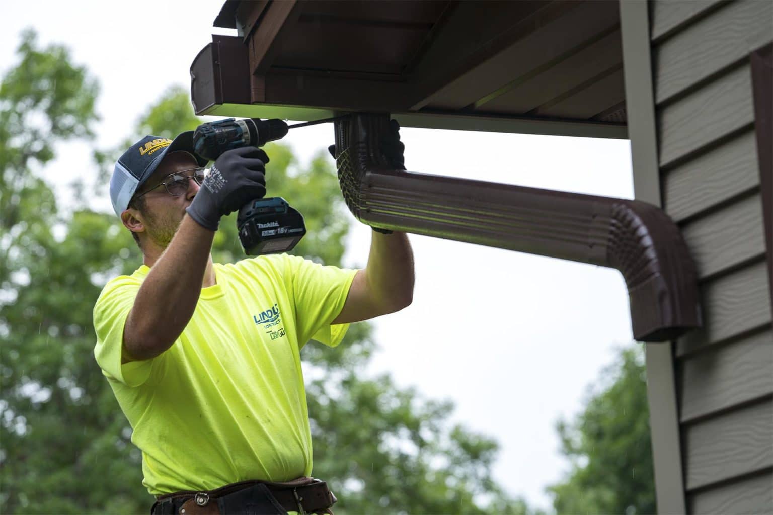 5 Questions To Ask Before Hiring A Gutter Contractor| Lindus