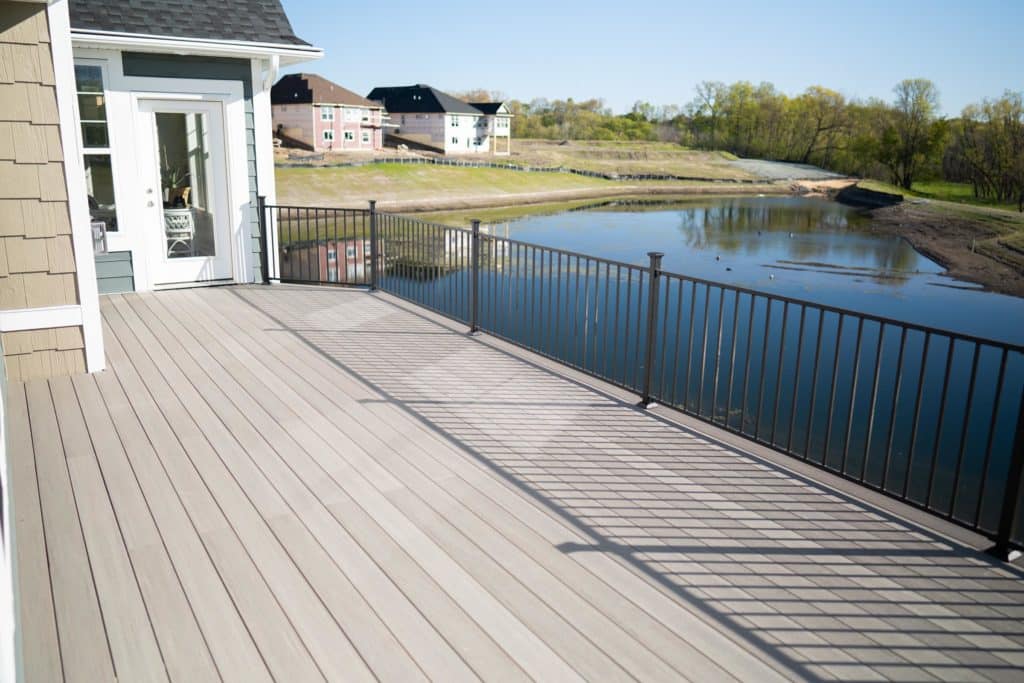 How to Work with a Custom Deck Builder & Contractor | Lindus